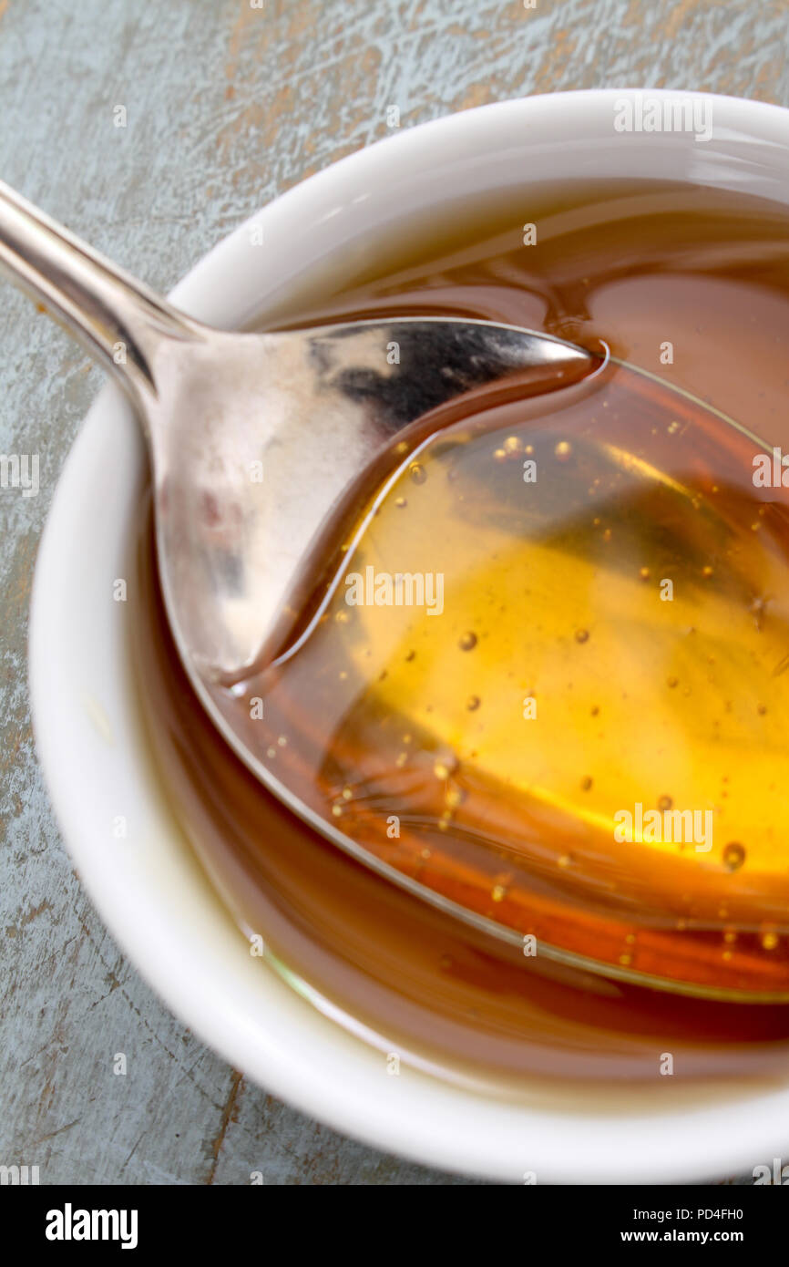 healthy clear honey in dish Stock Photo - Alamy