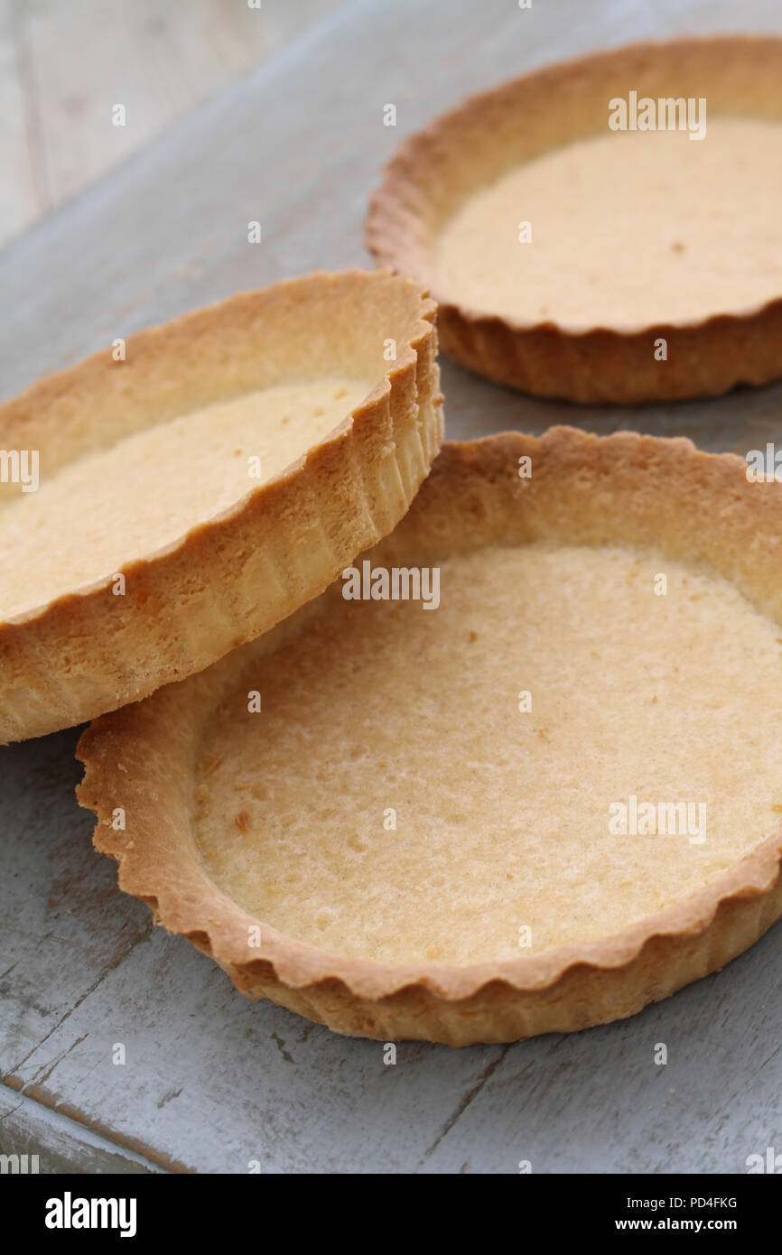 Empty patry cases hi-res stock photography and images - Alamy