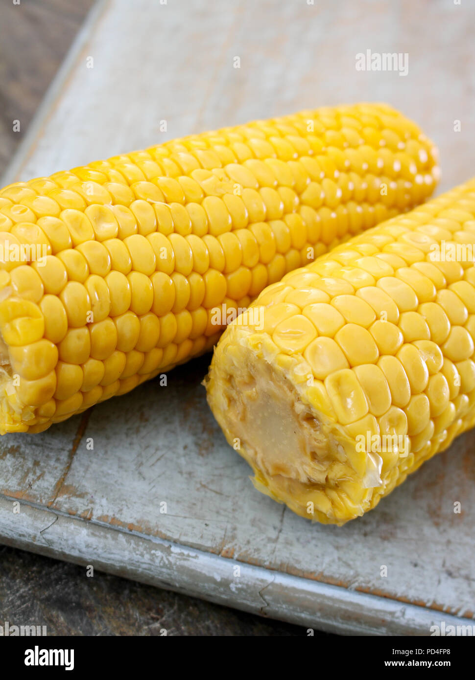 cooked corn on the cob Stock Photo - Alamy