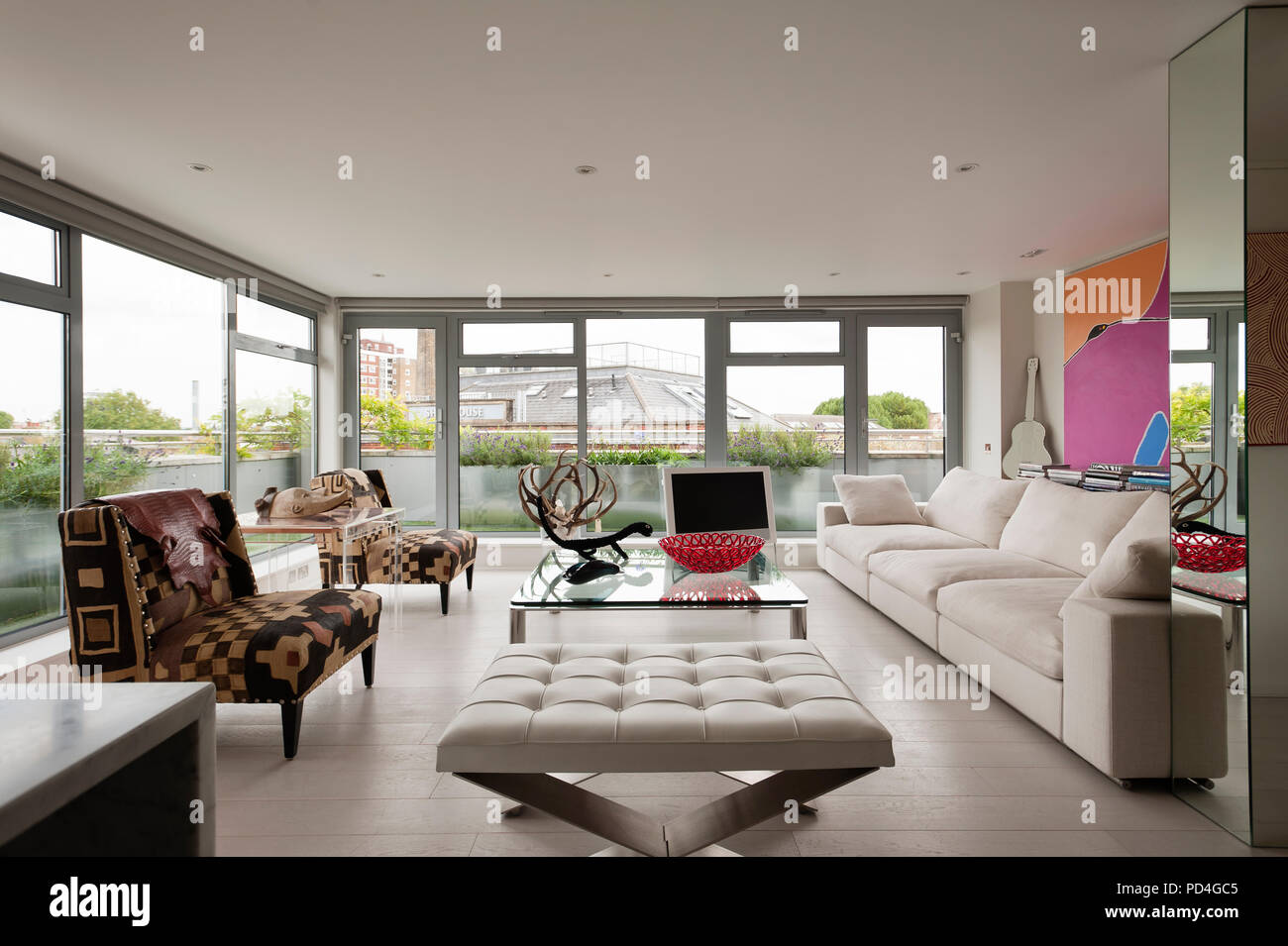 Penthouse interior design living room hi-res stock photography and ...