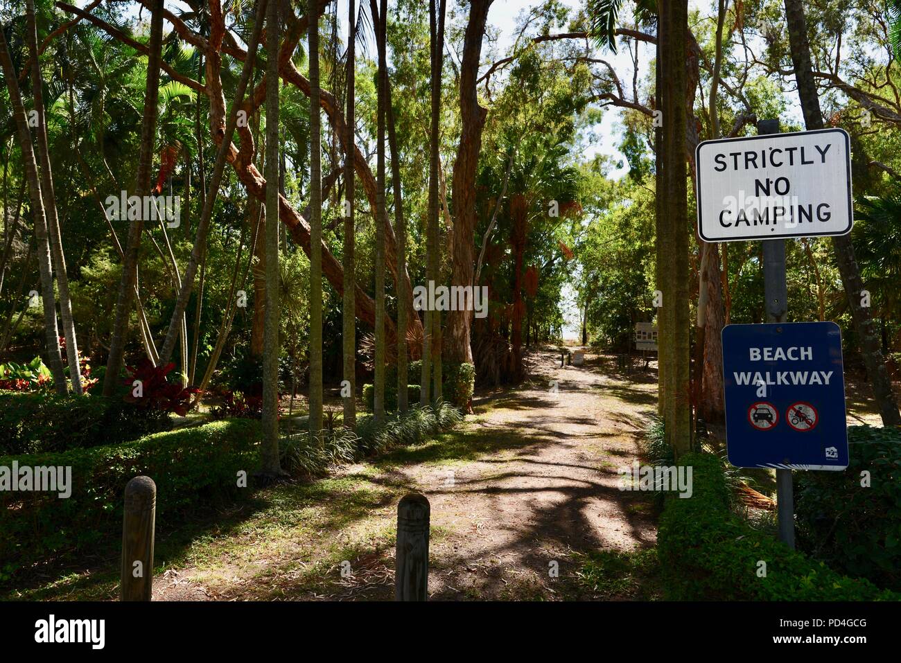 Strictly no camping sign near an entrance to a beach, Toomulla QLD, Australia Stock Photo - Alamy