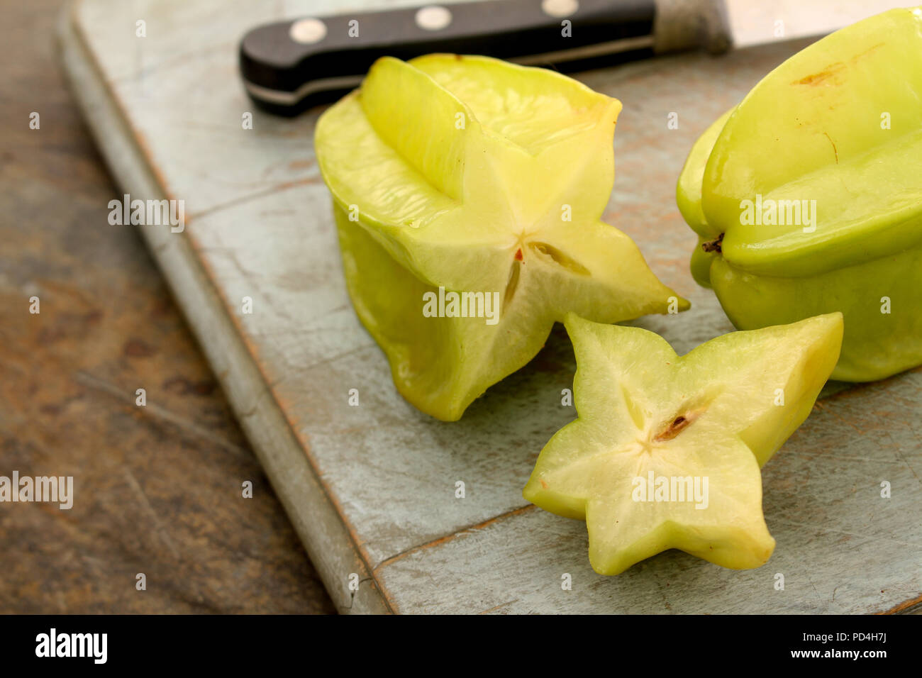 preparing fresh starfruit Stock Photo - Alamy