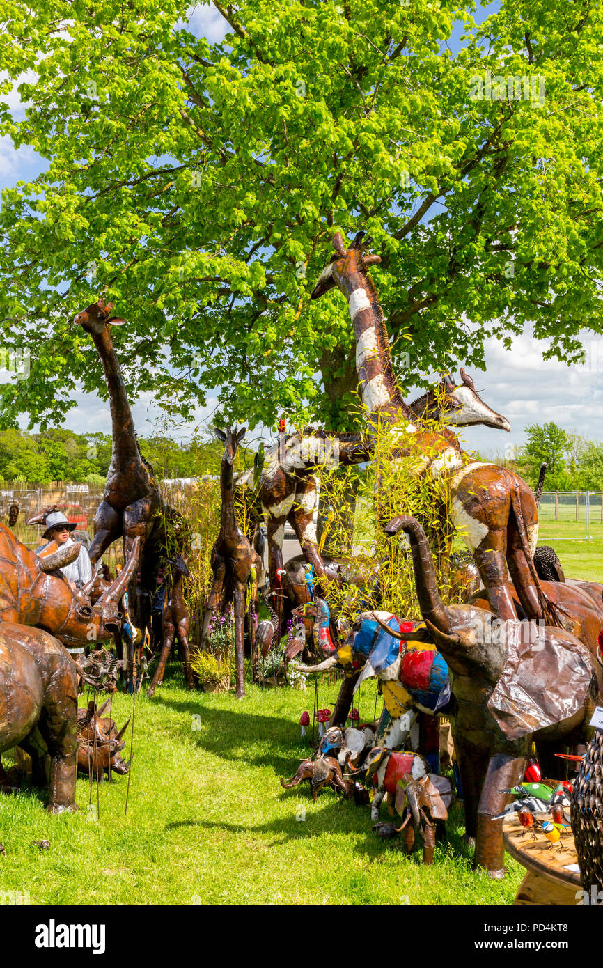 Incredibly realistic animal sculptures made from reclaimed metal and ...