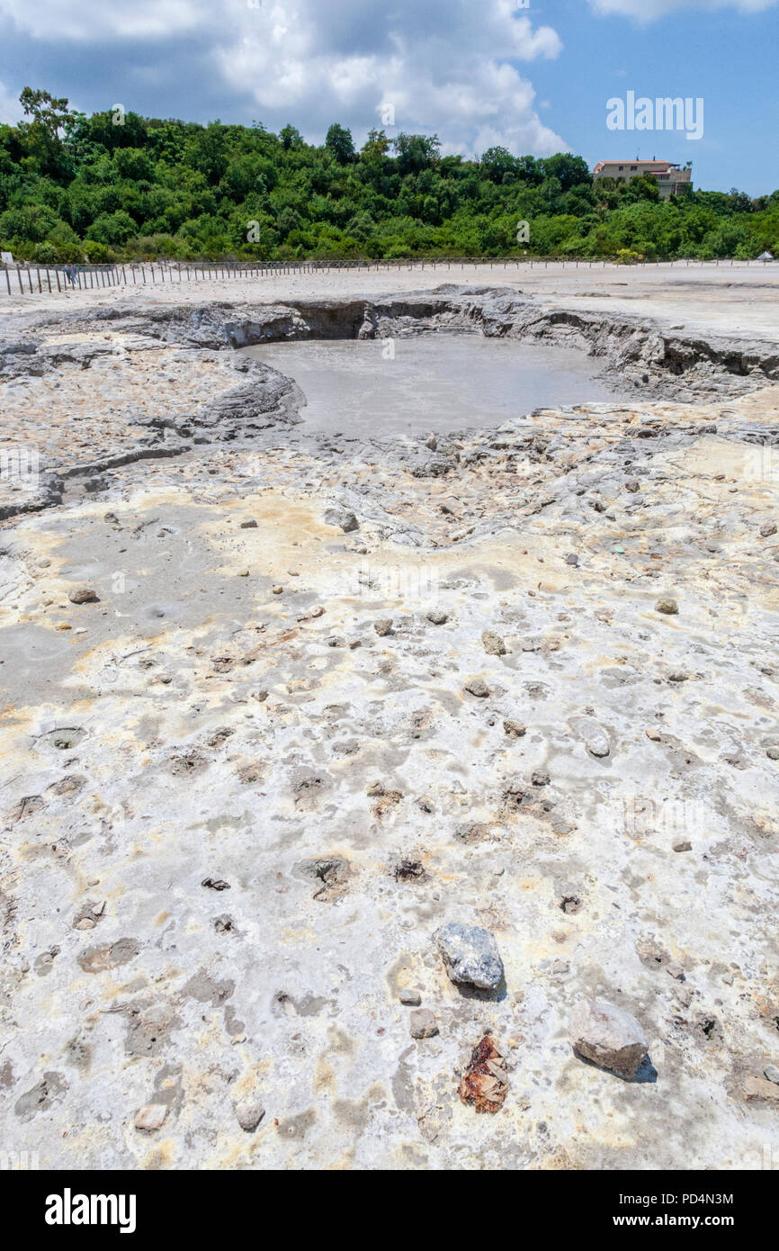 Pool of mud hi-res stock photography and images - Alamy