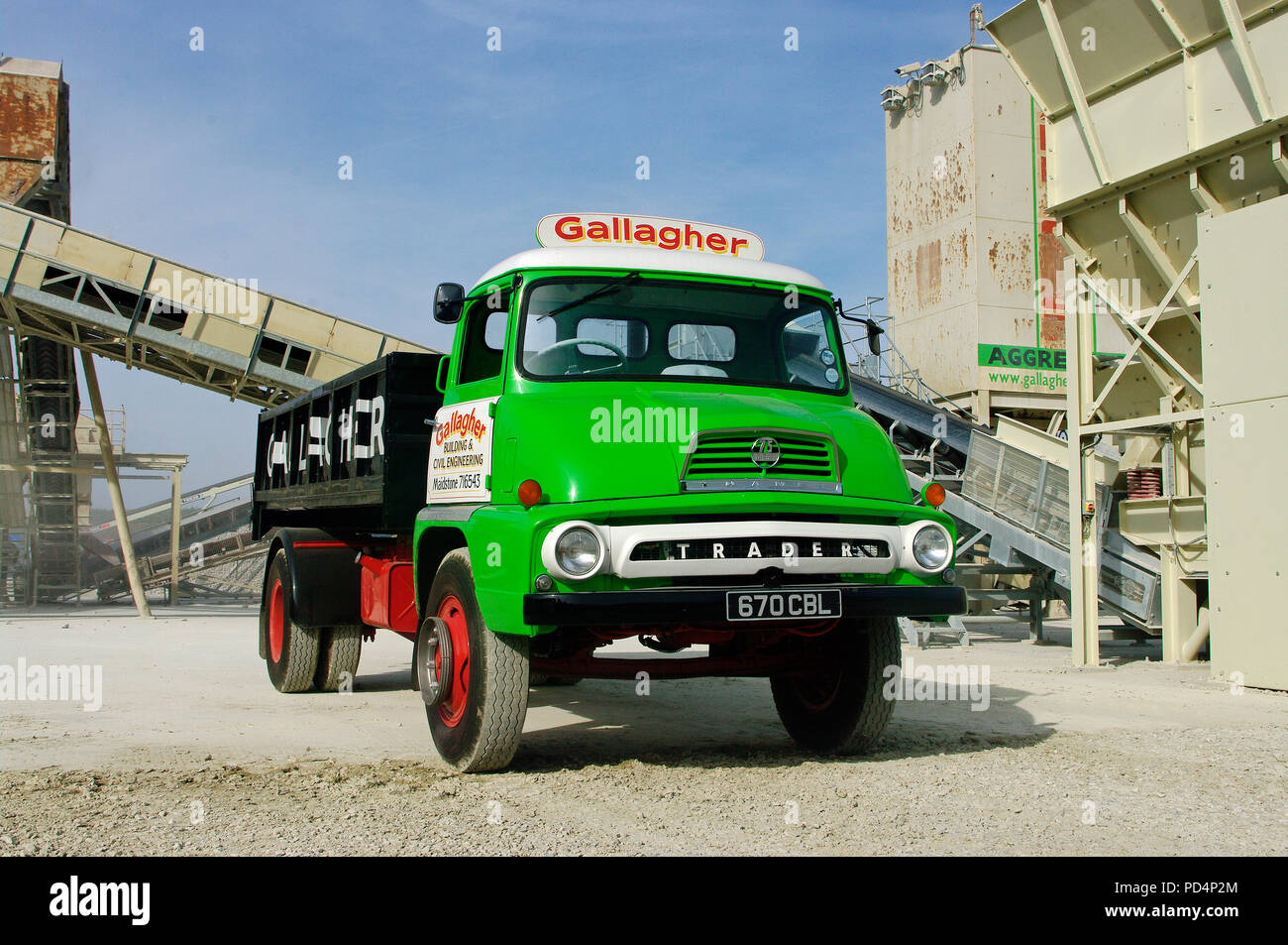 Thames 1960s hi-res stock photography and images - Alamy