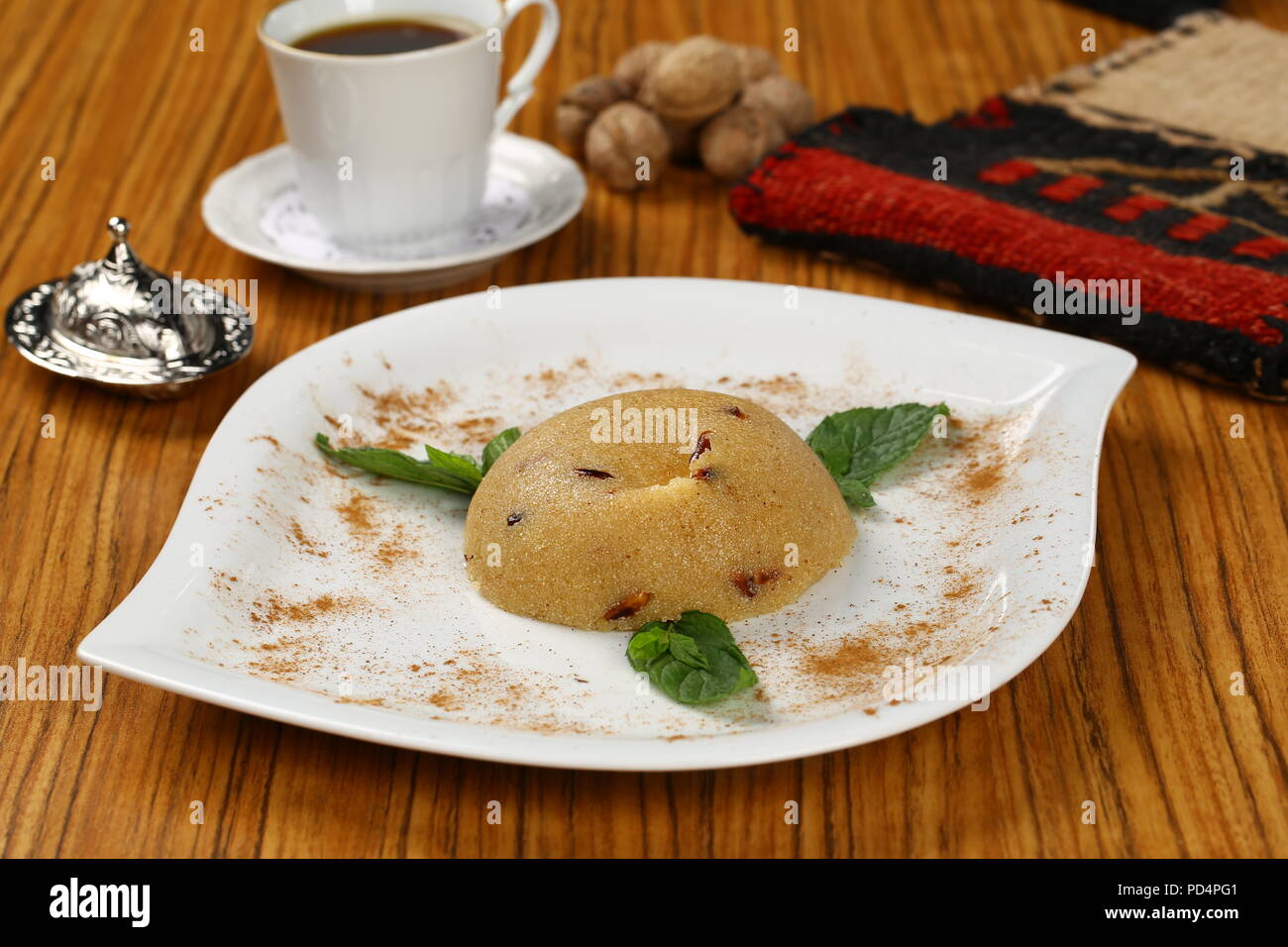 Traditional Turkish semolina halva - irmik helvasi Stock Photo - Alamy