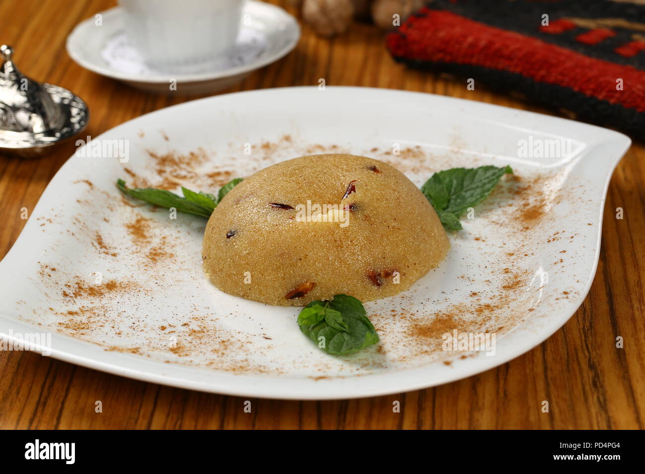 Traditional Turkish semolina halva - irmik helvasi Stock Photo - Alamy
