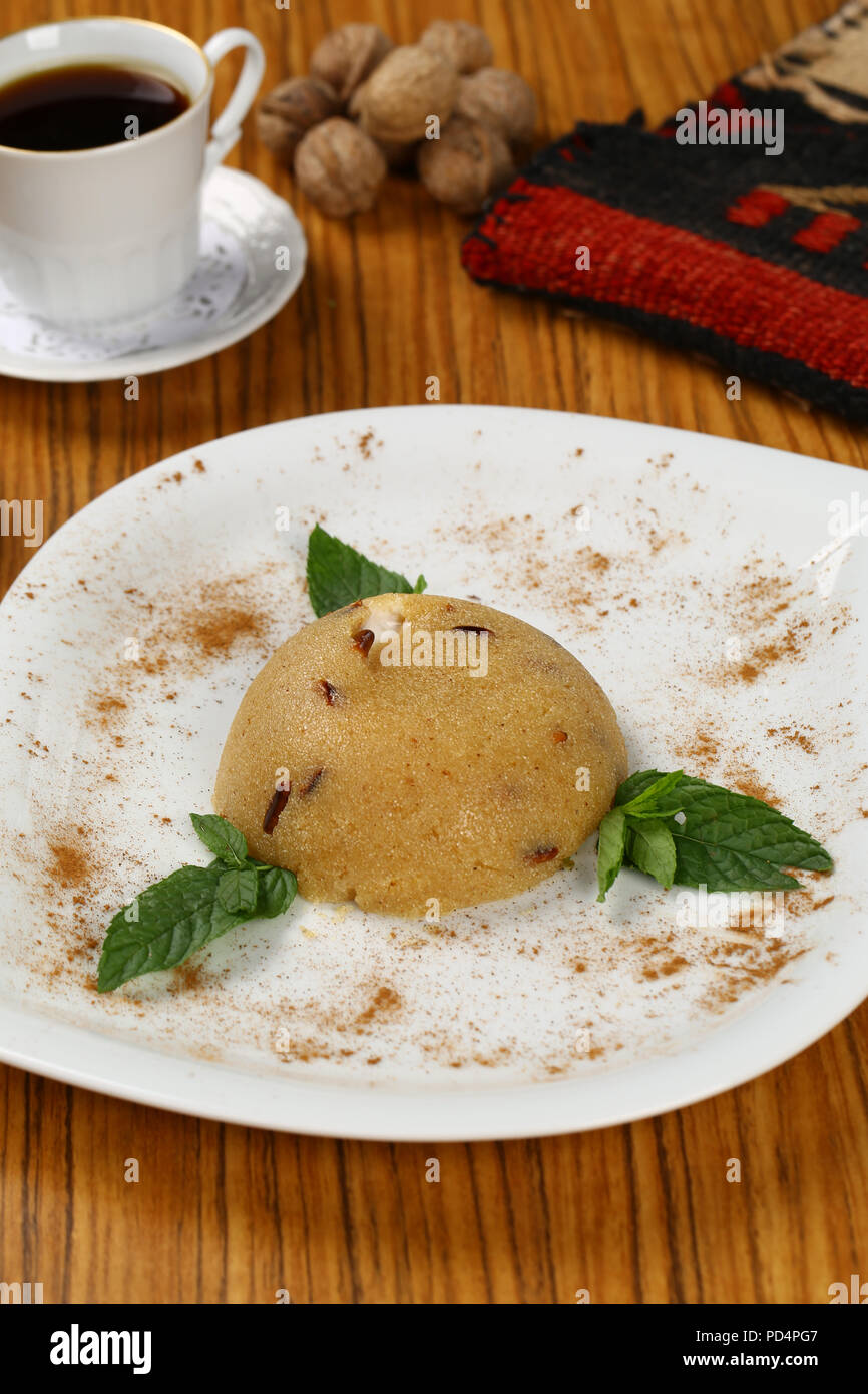 Traditional Turkish semolina halva - irmik helvasi Stock Photo - Alamy