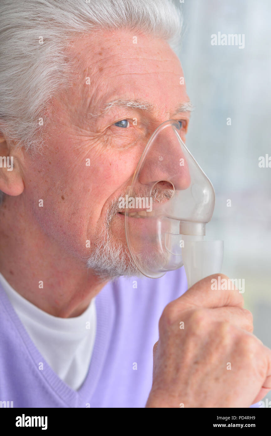 Senior man with inhaler Stock Photo - Alamy