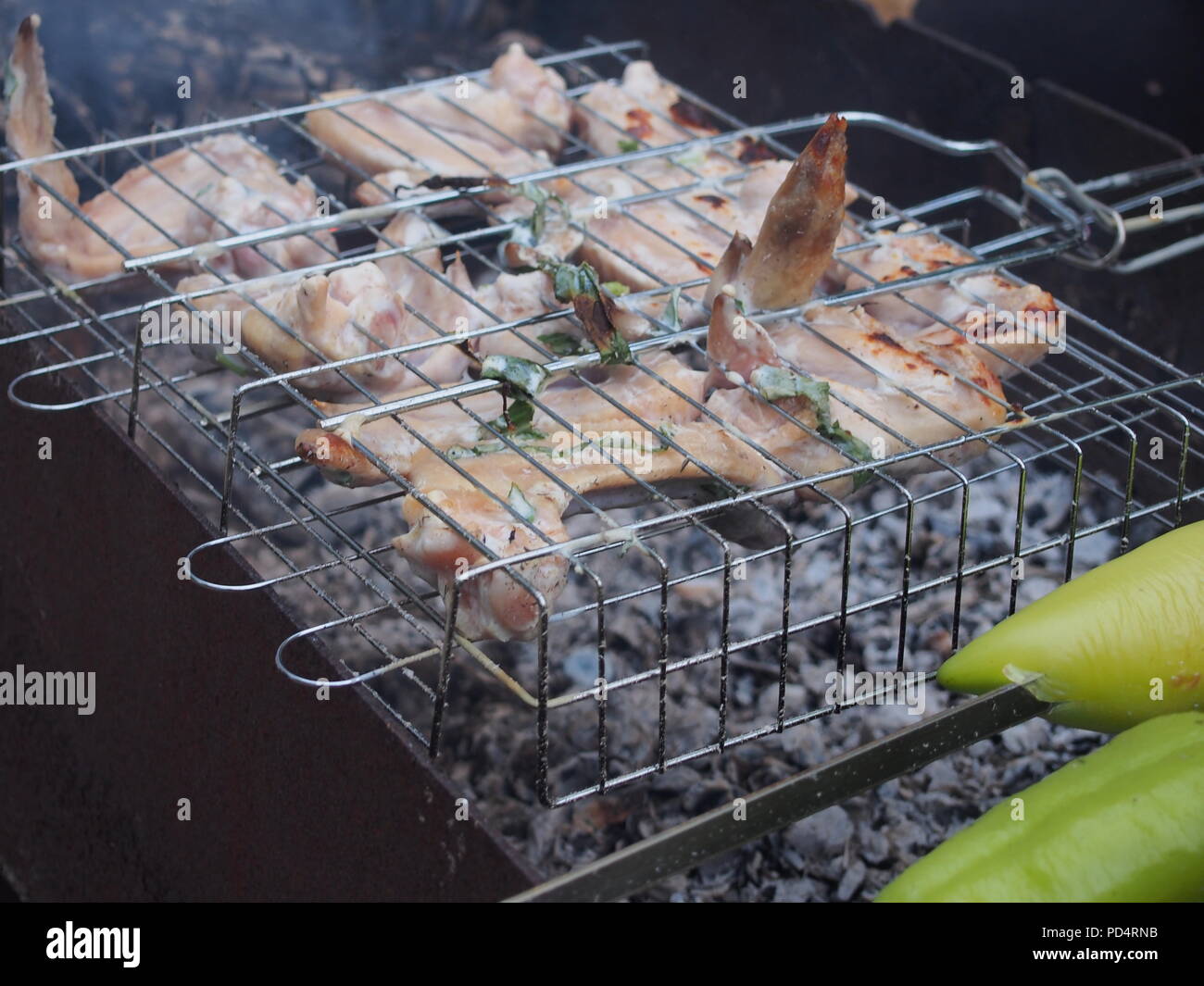 Chicken wings on the grill hi-res stock photography and images - Alamy