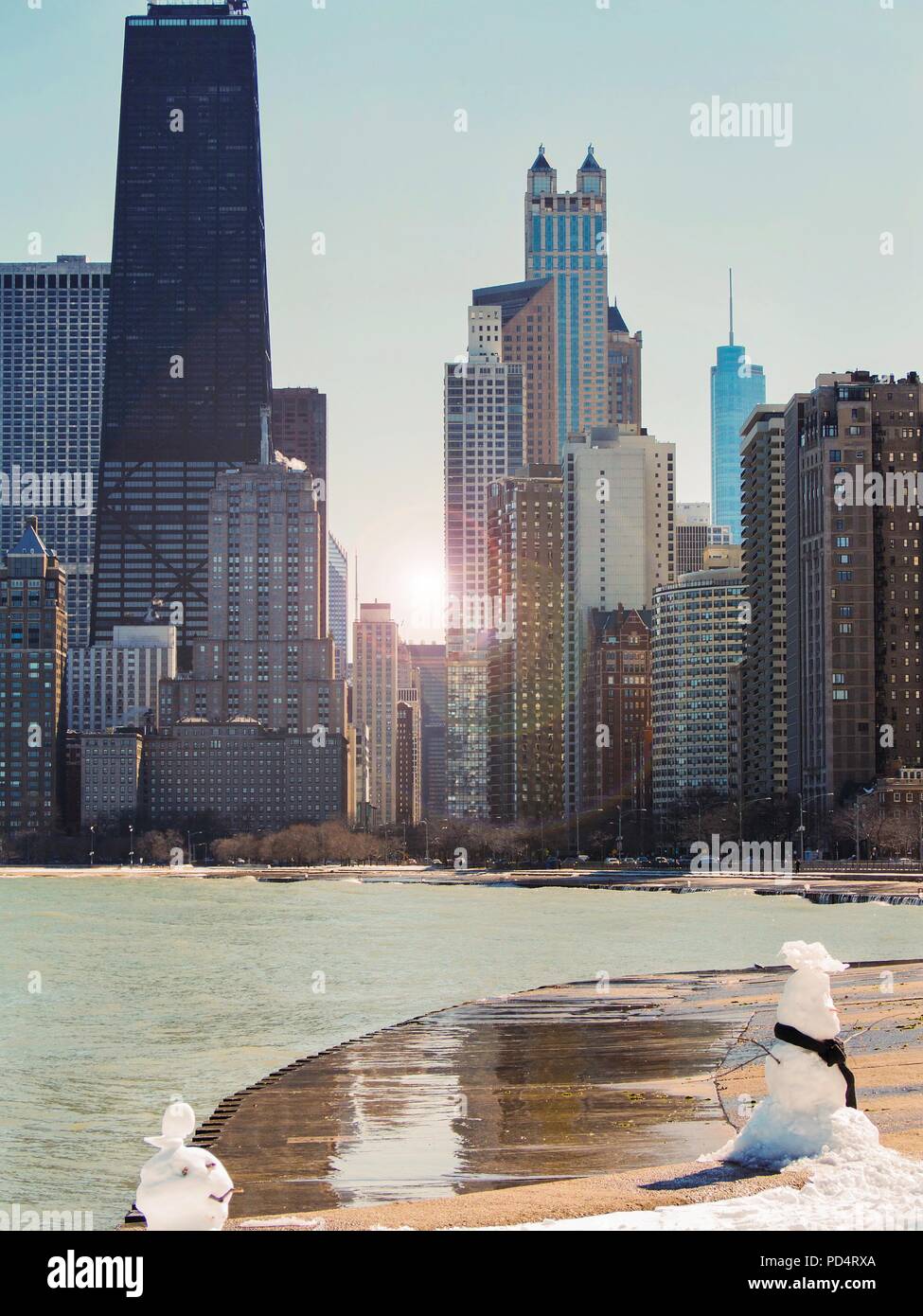 Lake michigan chicago winter hi-res stock photography and images - Alamy