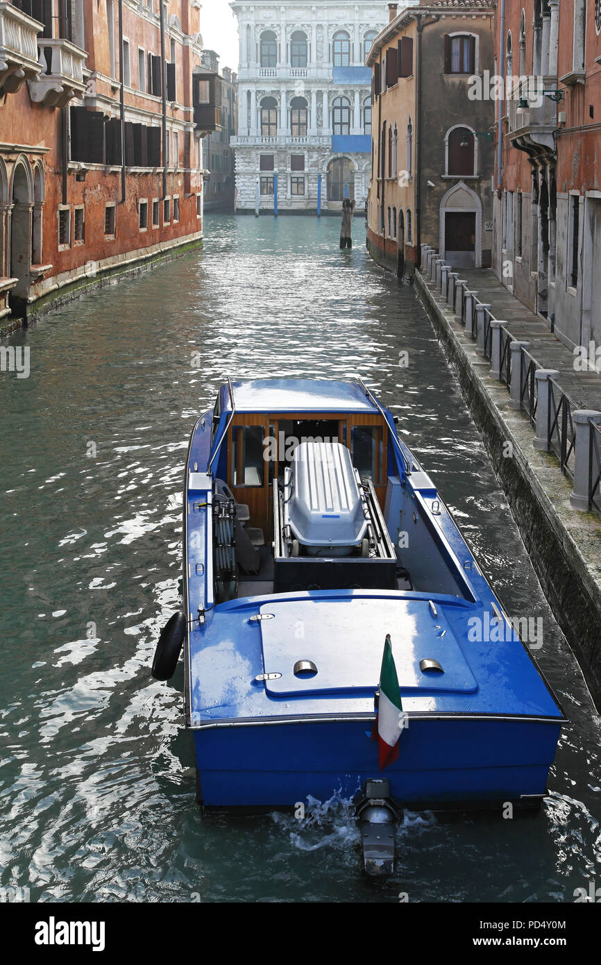 Funeral boat with casket in Venice canal Stock Photo - Alamy