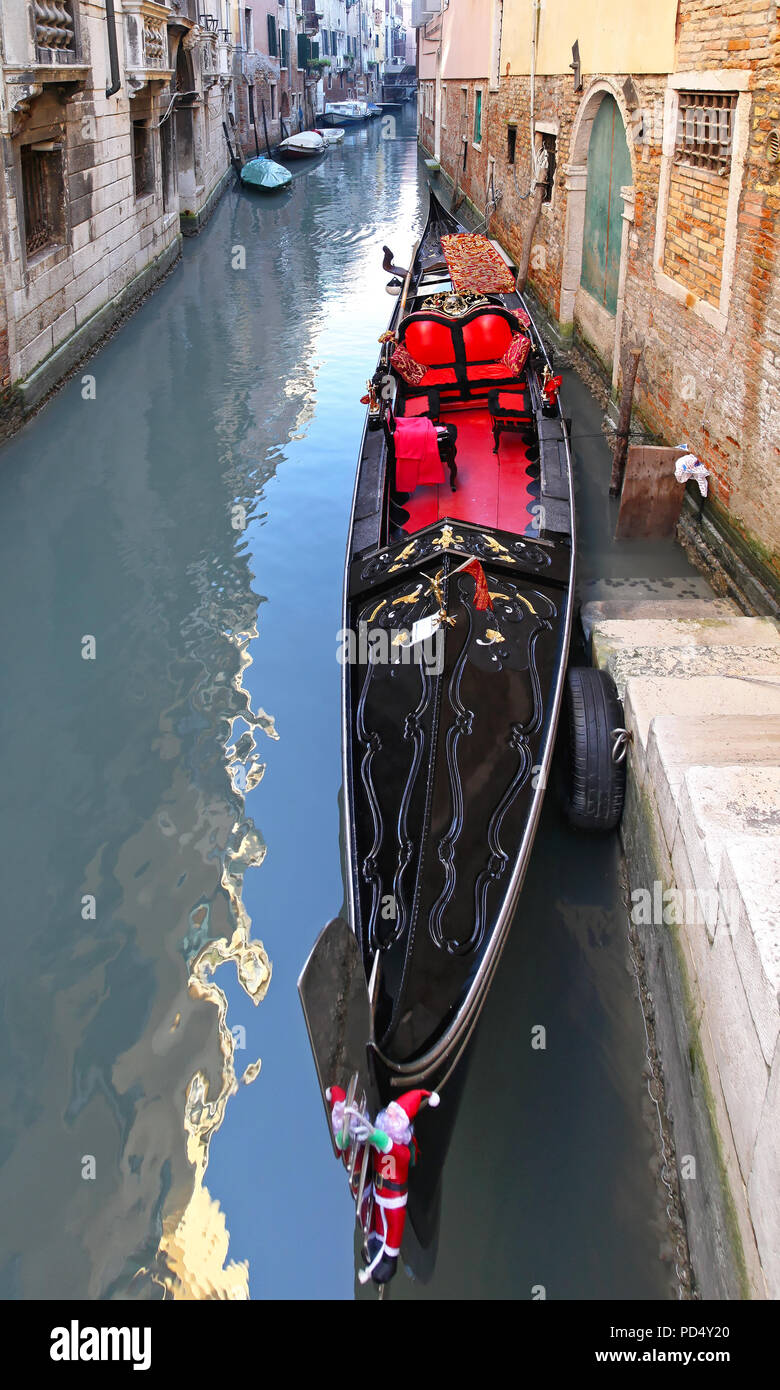 Luxury gondola hi-res stock photography and images - Alamy