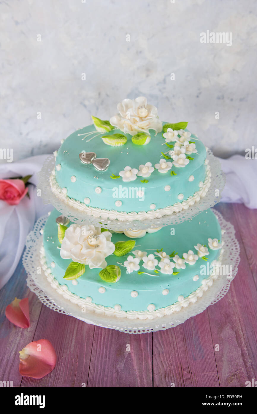 wedding cake with flowers Stock Photo - Alamy