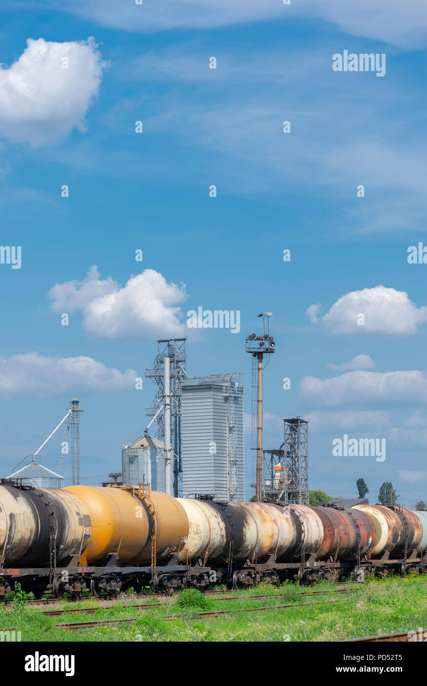 Oil being transported in railway cars on the track Stock Photo - Alamy