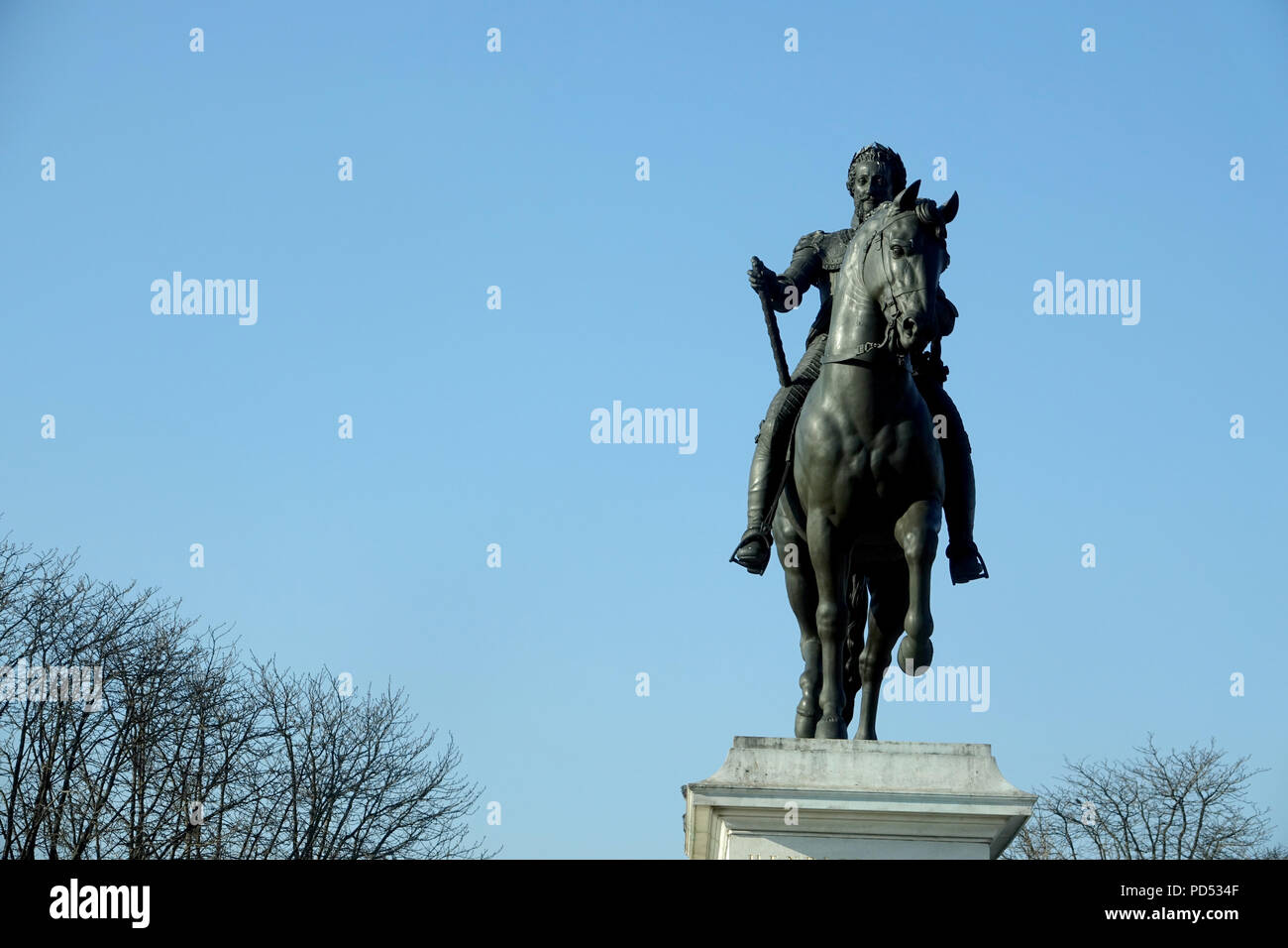The equestrian statue of Henry IV, Pont Neuf, Paris, France Stock Photo ...