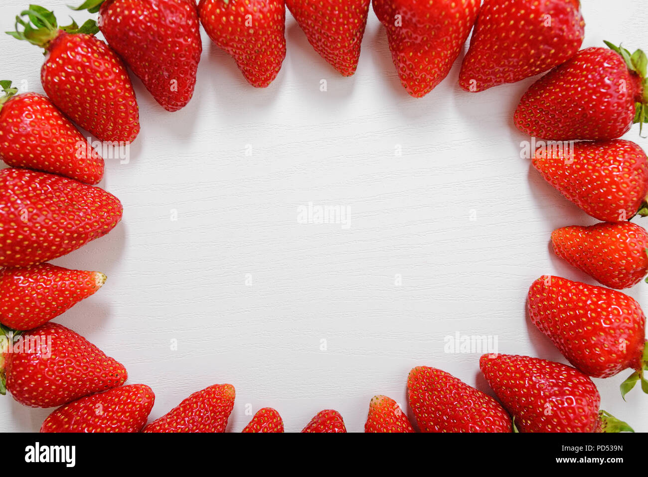 Strawberry in a circle hi-res stock photography and images - Alamy