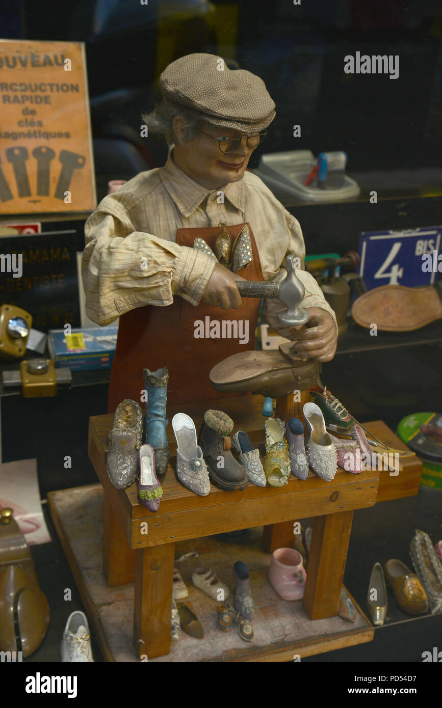 PARIS-FRANCE, JANUARY 19-2017: Shoe repair shop window display in Paris ...