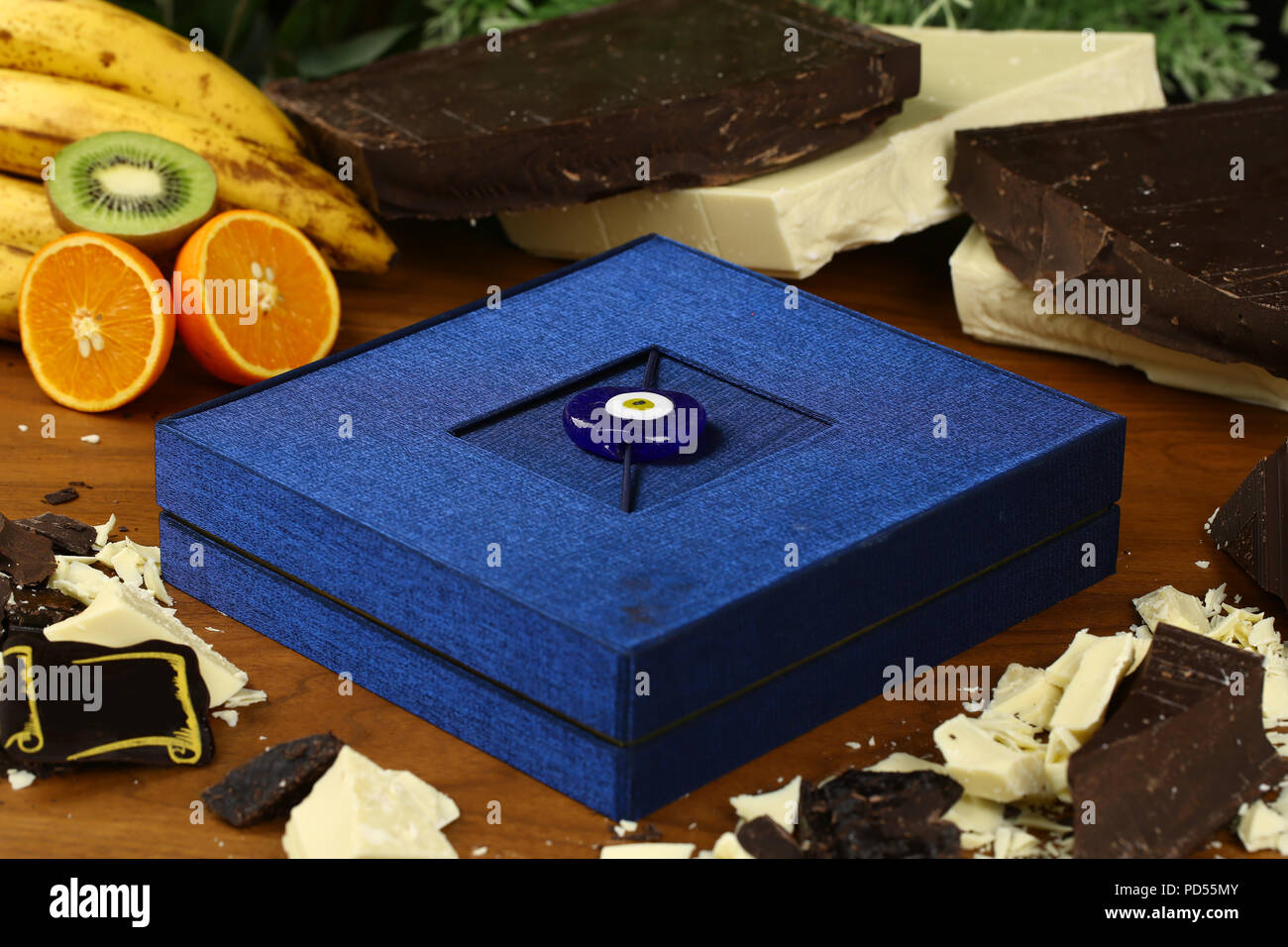Dark blue sugar paper hi-res stock photography and images - Alamy
