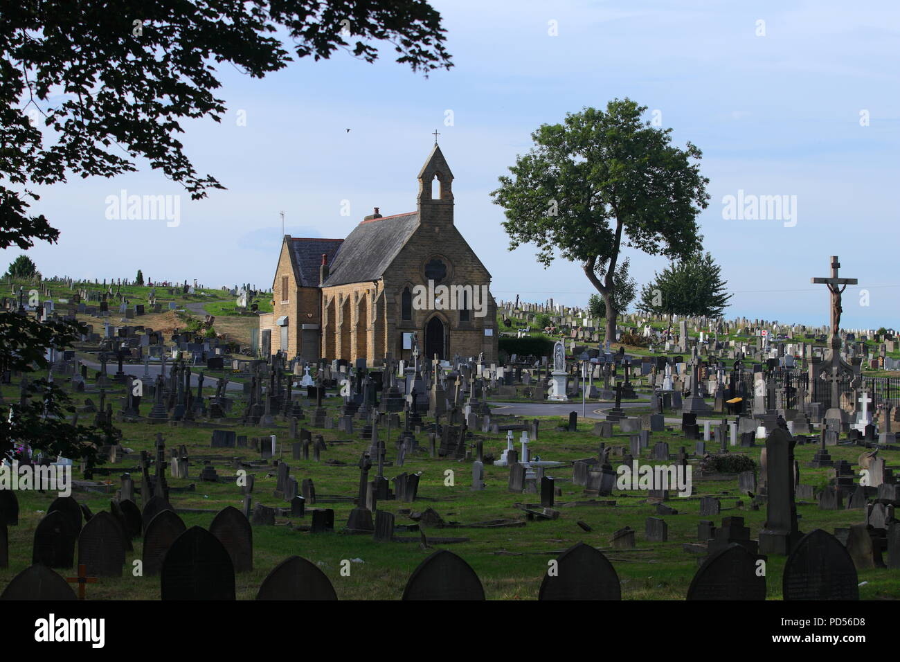Leeds cemetery hi-res stock photography and images - Alamy