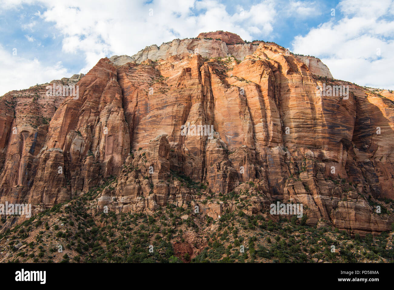 Red rocks mountain park hi-res stock photography and images - Alamy