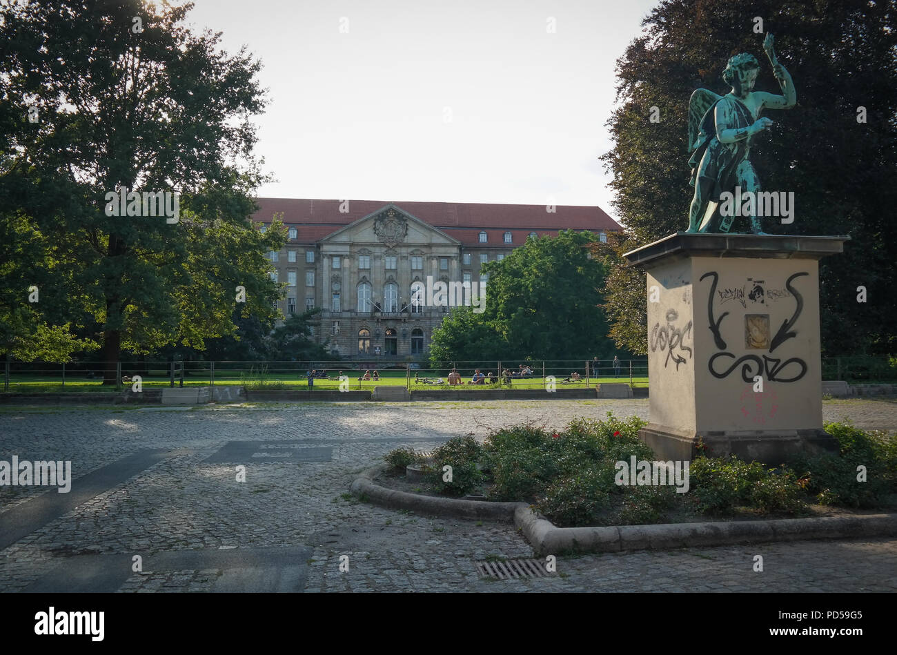 Graffiti nazi hi-res stock photography and images - Alamy