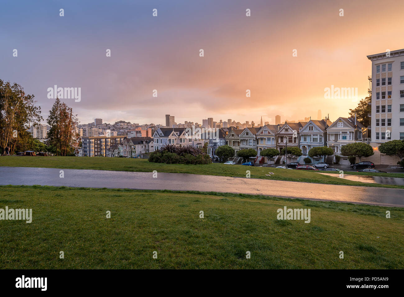 Alamo square morning hi-res stock photography and images - Alamy