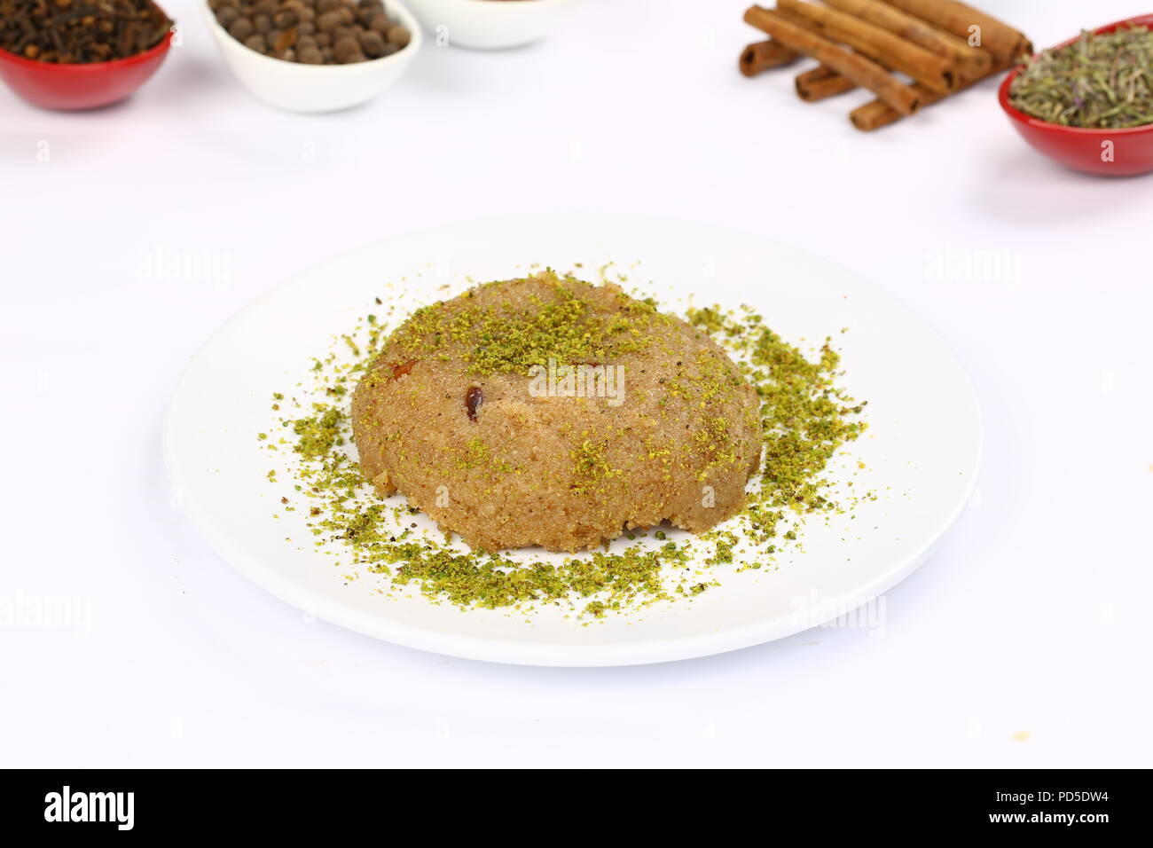 Traditional Turkish semolina halva - irmik helvasi Stock Photo - Alamy