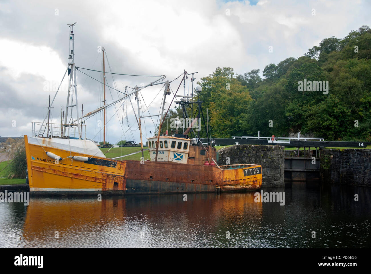 Side view of fishing trawler hi-res stock photography and images - Alamy