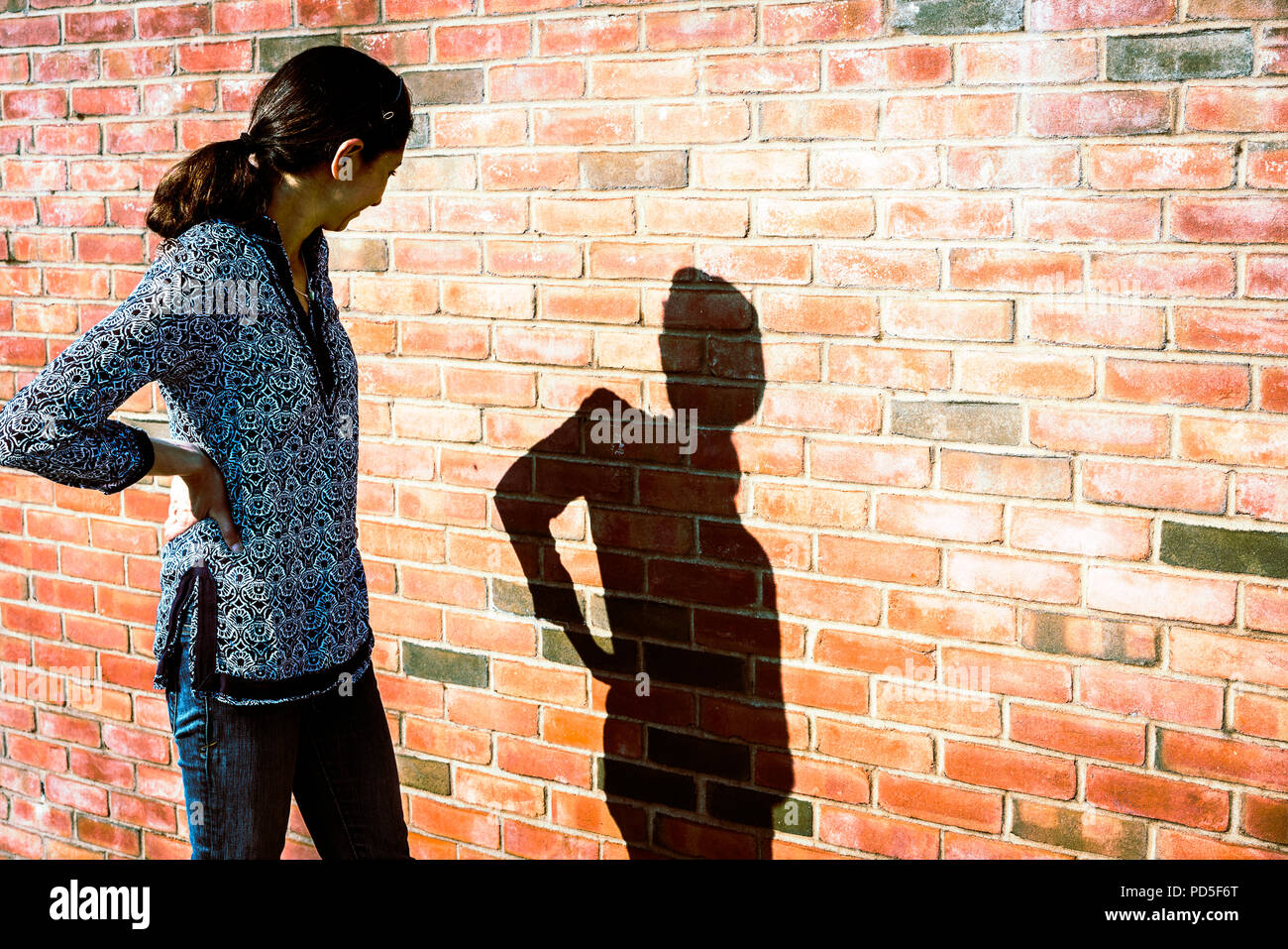 Handstand against wall hi-res stock photography and images - Alamy