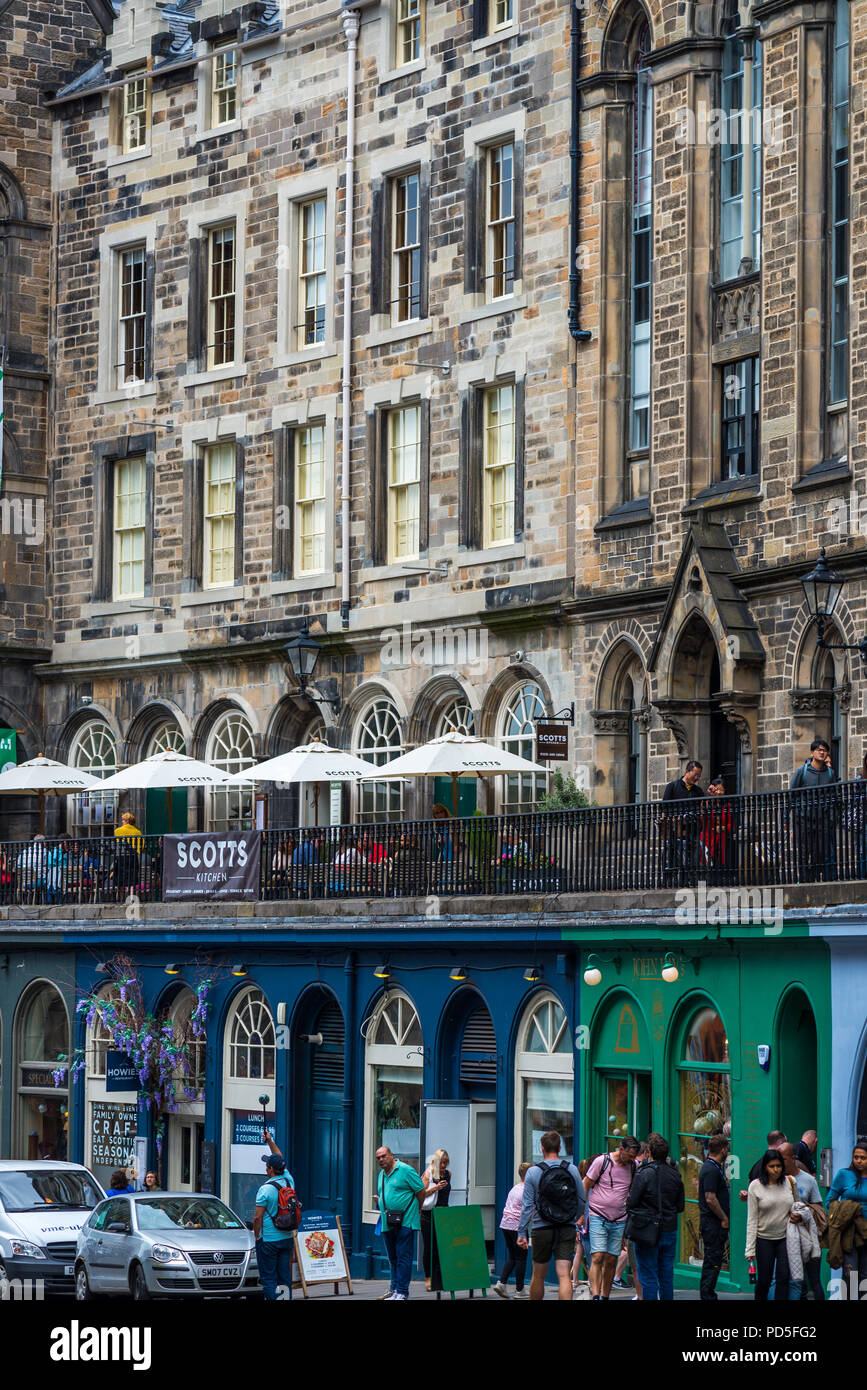 EDINBURGH, SCOTLAND - AUGUST 03, 2018: Busy Streets of Edinburgh ...