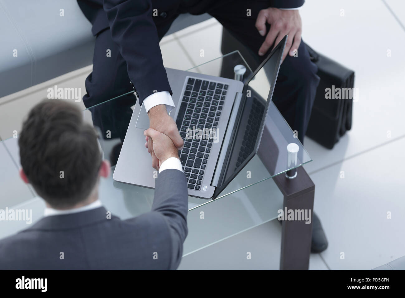handshake business people in the workplace Stock Photo - Alamy