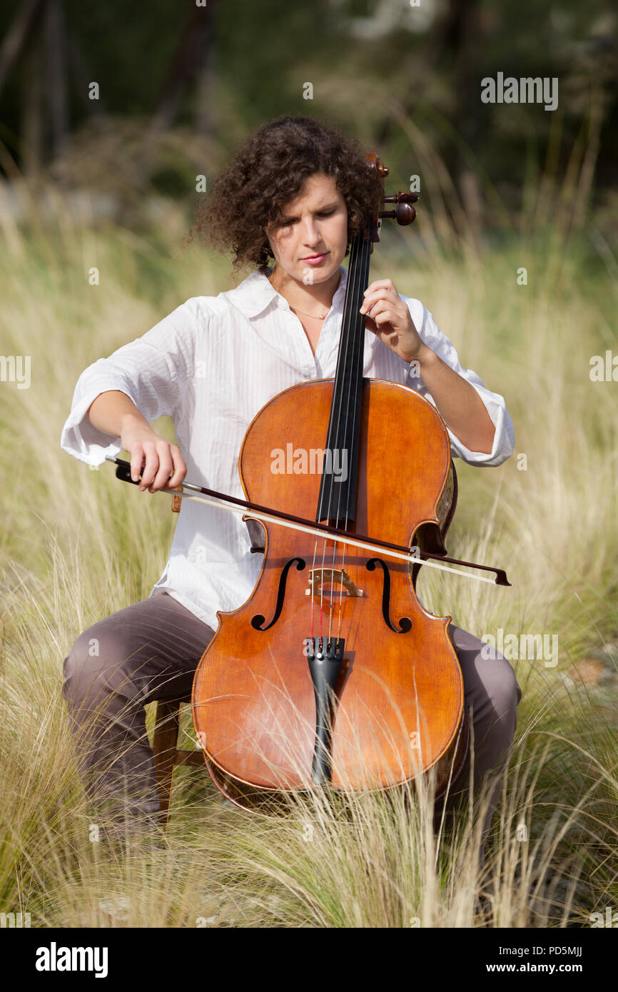 Woman playing the cello hi-res stock photography and images - Alamy