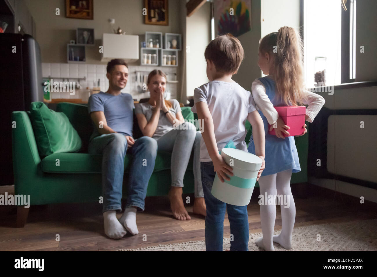 Making gift boxes hi-res stock photography and images - Alamy