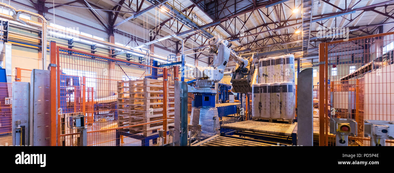 Pallet manufacturing plant hi-res stock photography and images - Alamy