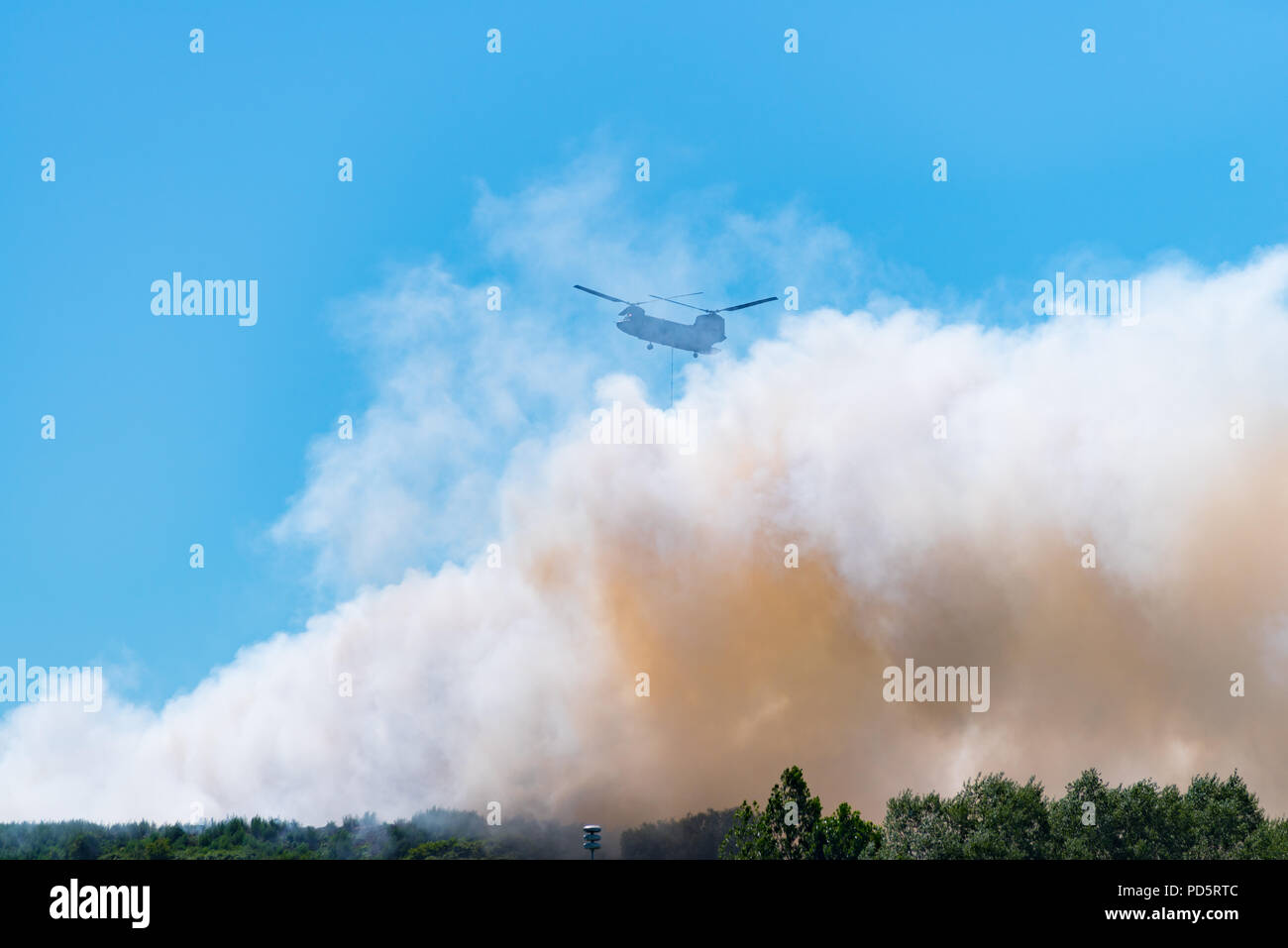 Chinook helicopter fire hi-res stock photography and images - Alamy