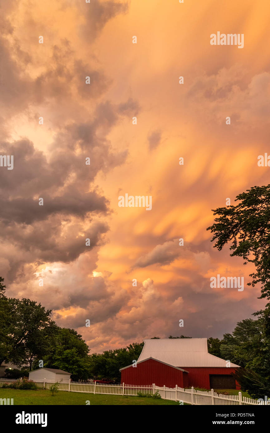 Strato cumulus clouds hi-res stock photography and images - Alamy