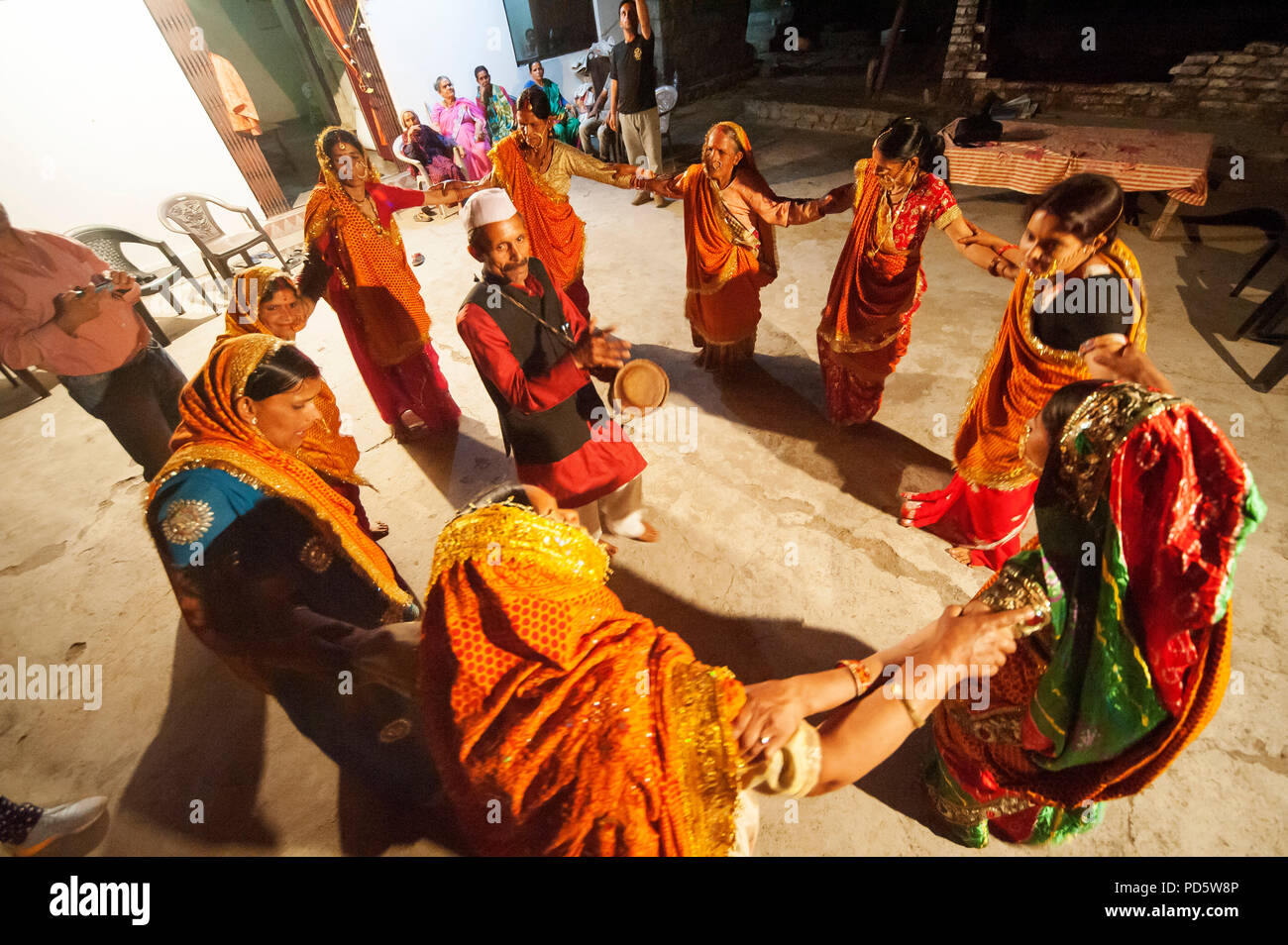 Group of indian womans wearing colorful saris performing a traditional ...