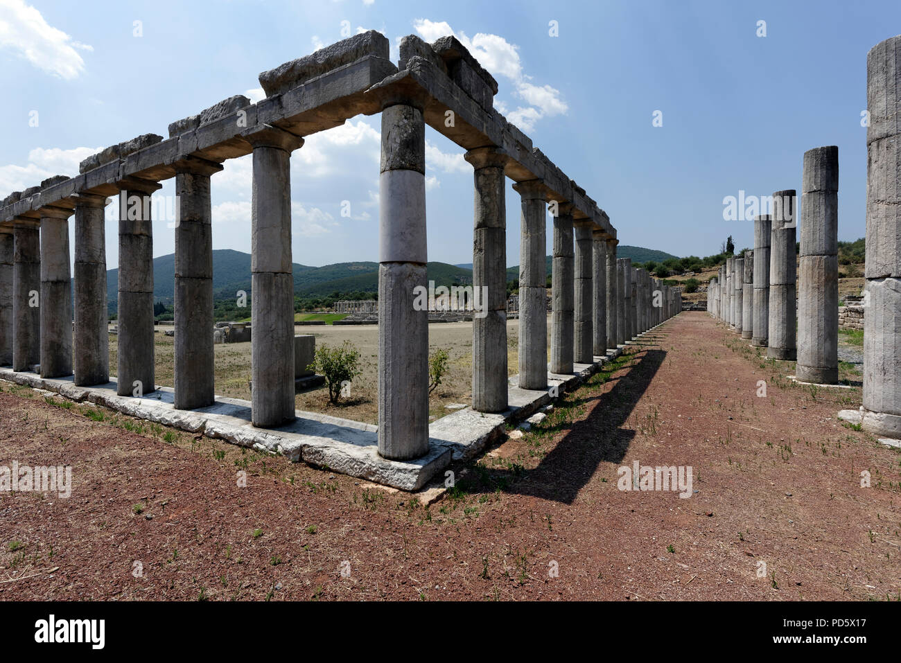 Double colonnade hi-res stock photography and images - Alamy