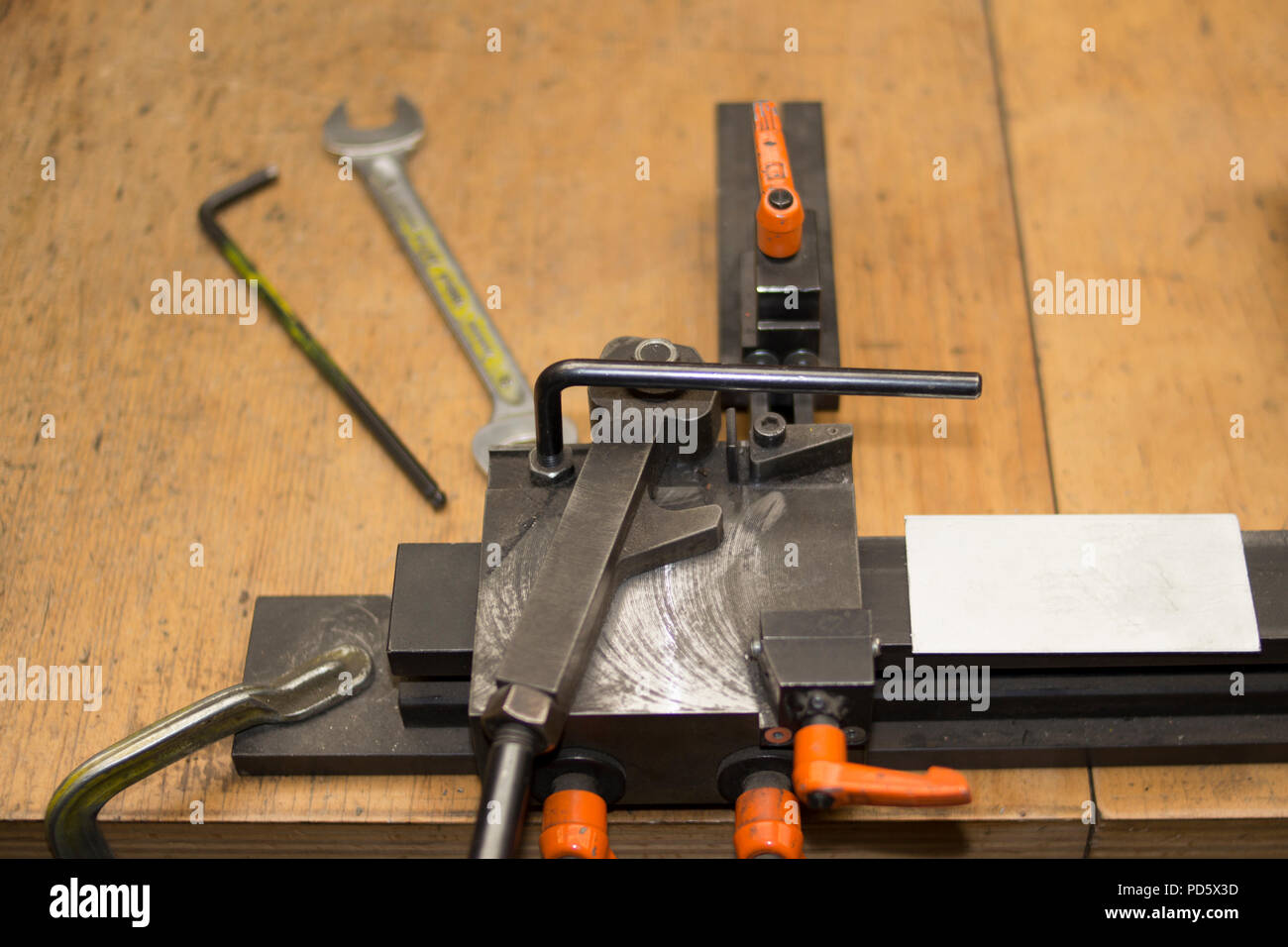 Wire bending hi-res stock photography and images - Alamy