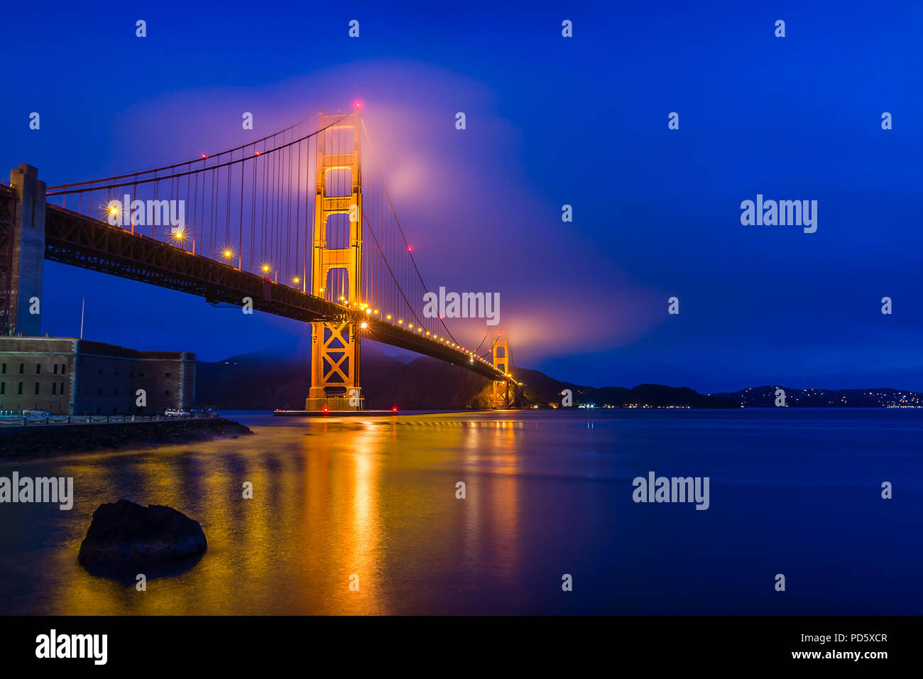 Point reflection hi-res stock photography and images - Alamy