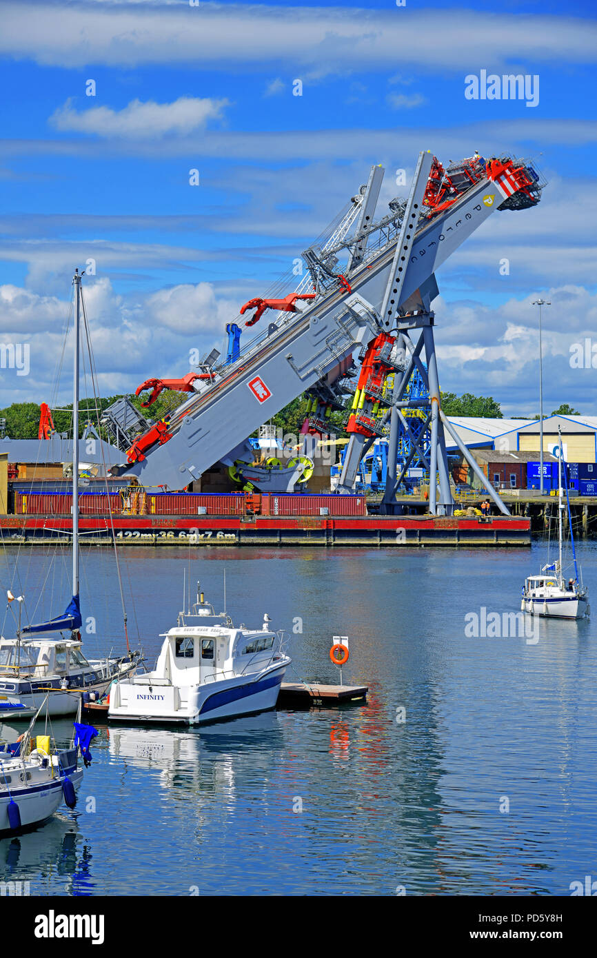 Blyth harbour pipe laying barge Genborg Barge II getting ready for sea ...