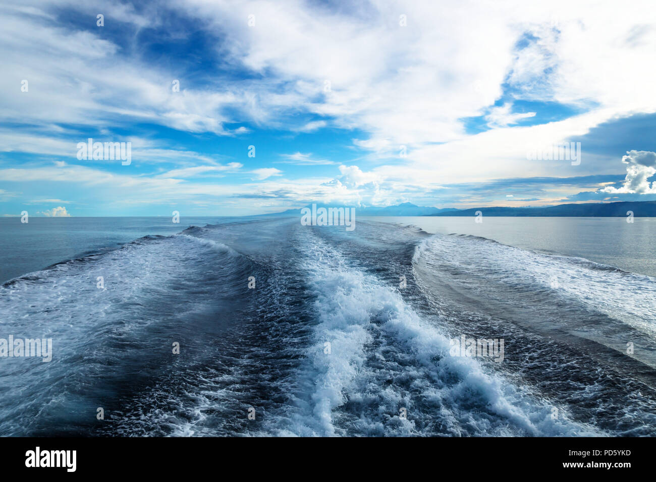 Trail from the boat hi-res stock photography and images - Alamy