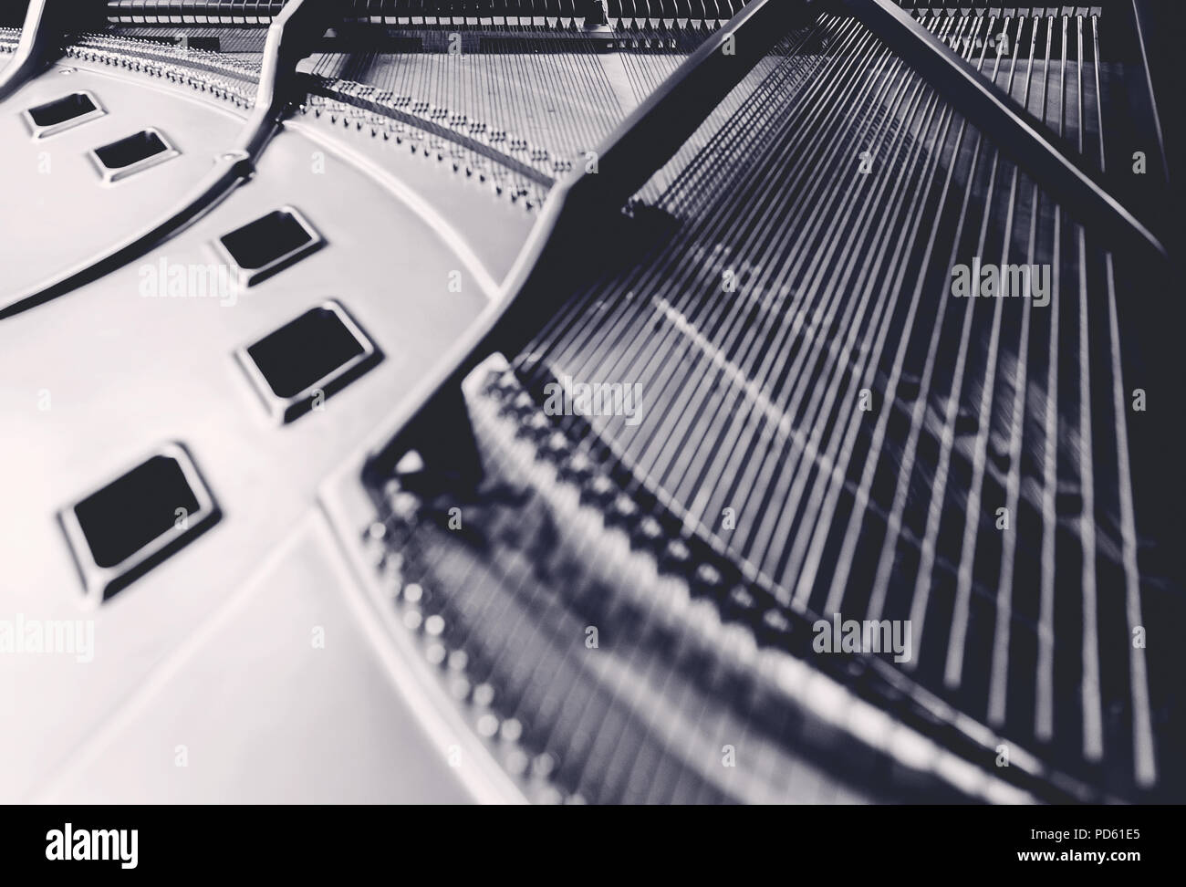 Piano strings hi-res stock photography and images - Alamy