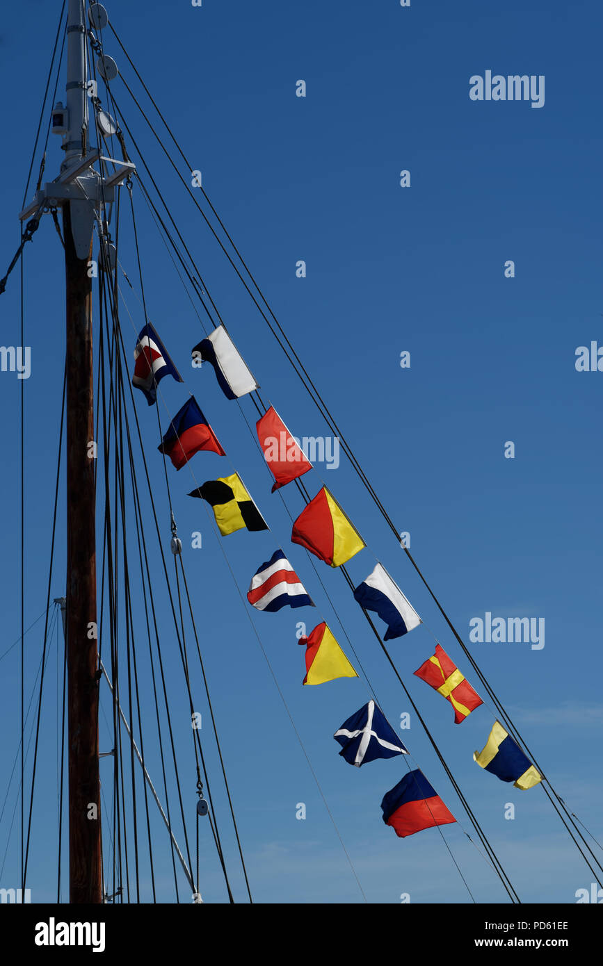 Mast ship maritime signal flags hi-res stock photography and images - Alamy