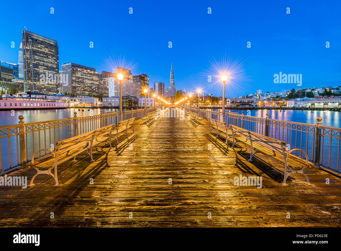 Pier 7 vista hi-res stock photography and images - Alamy