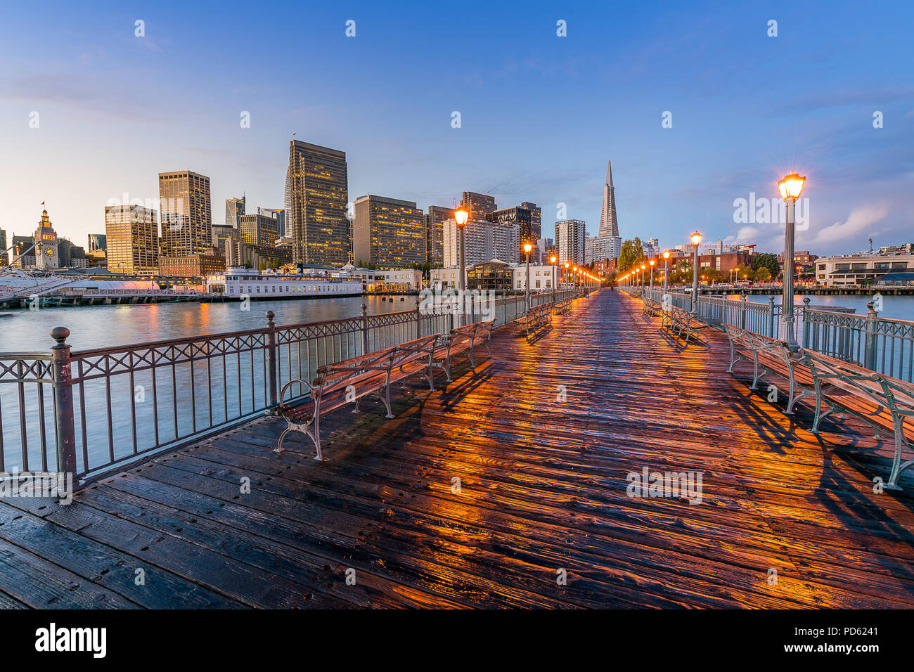 Pier 7 vista hi-res stock photography and images - Alamy