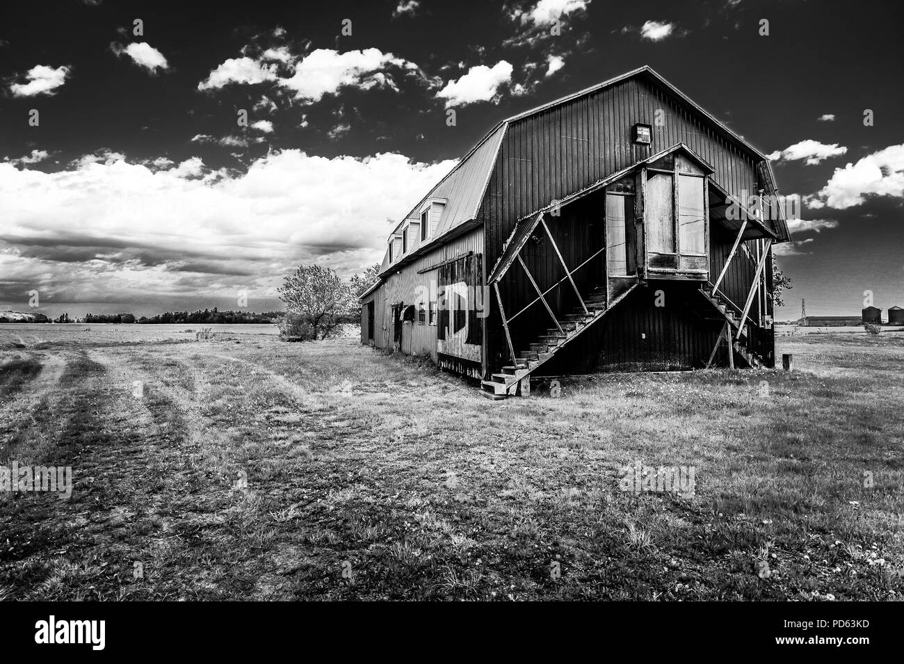 Scary barn hi-res stock photography and images - Alamy