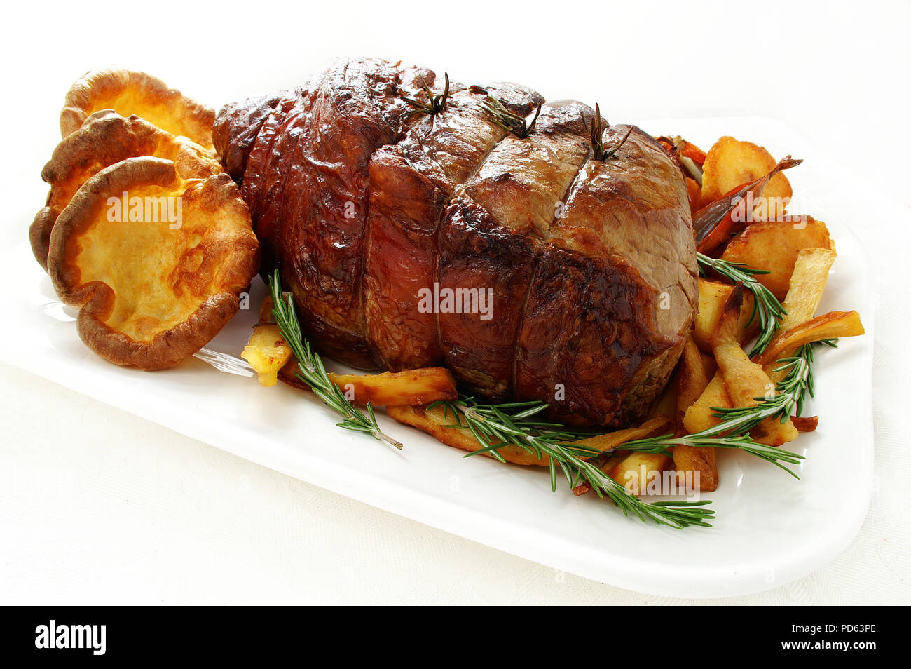 Cooked beef joint hi-res stock photography and images - Alamy