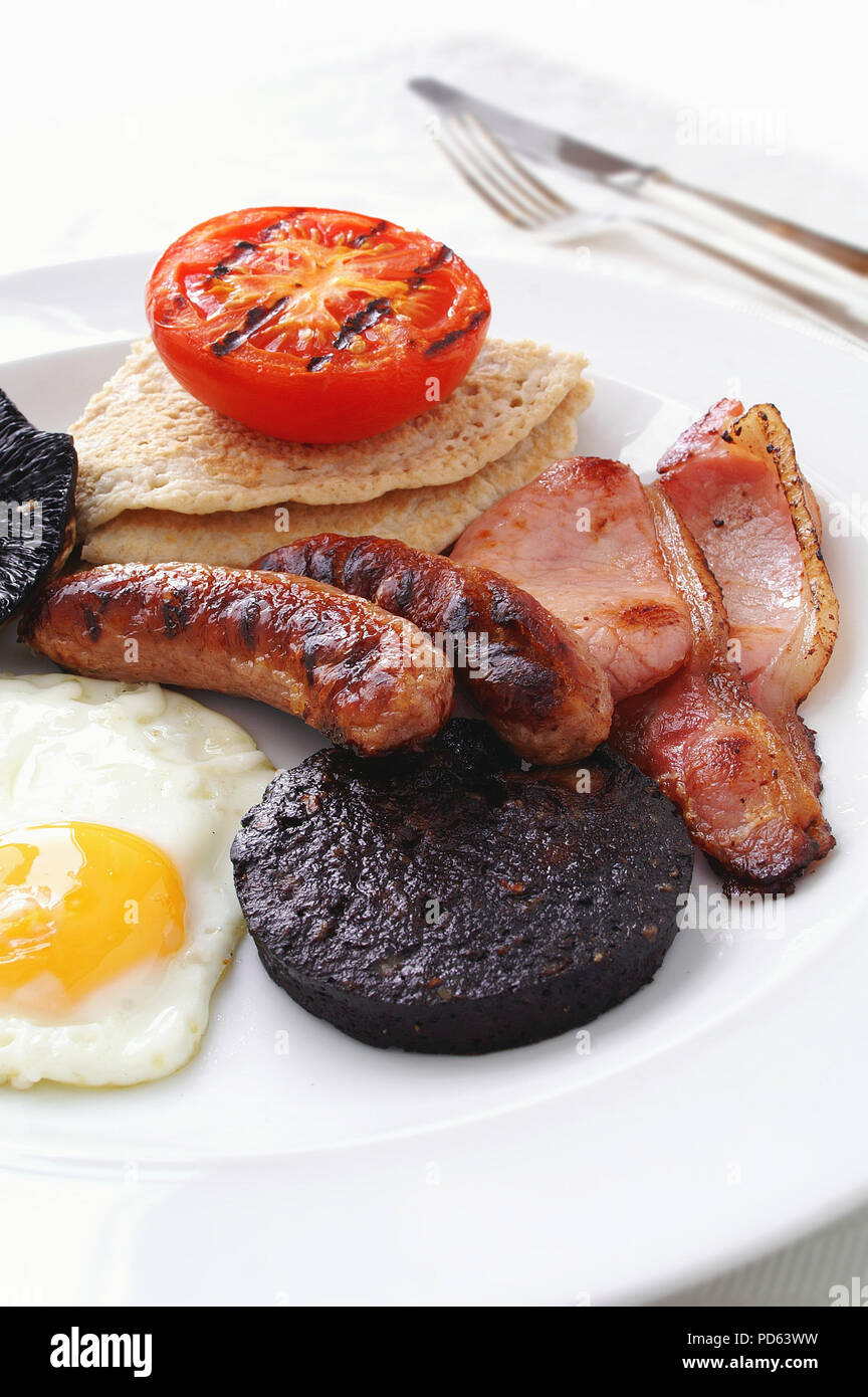 traditional cooked full English breakfast Stock Photo - Alamy